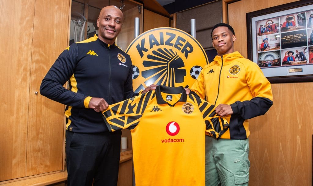 Velebayi breaks his silence on joining Kaizer Chiefs | FARPost